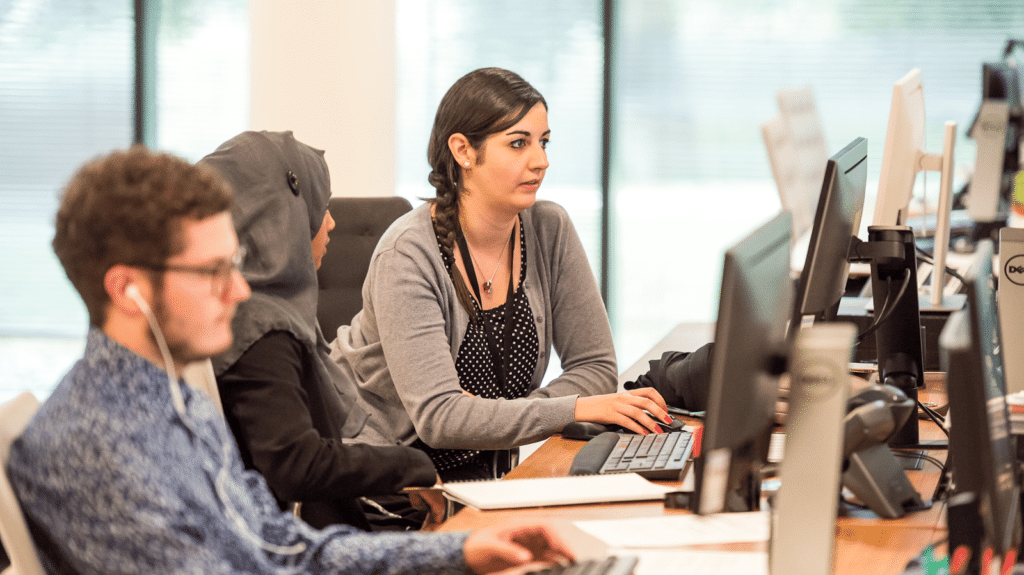 IT Support vs IT Technician: What's The Difference? | Binary Blue